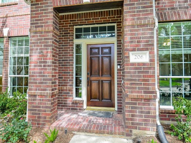 206 Wild Oak Run
