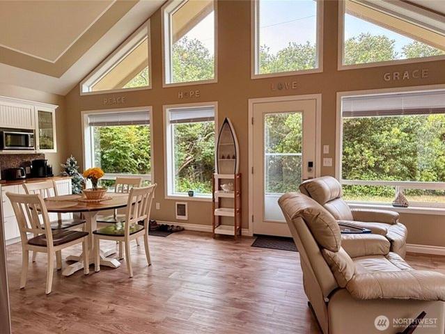206 Wishkah St SW, Ocean Shores, WA 98569