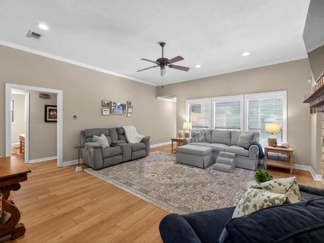 206 Utopia Trail