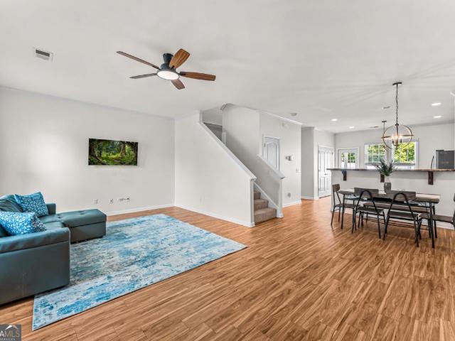 206 Ventura Place