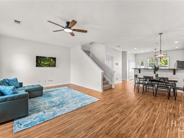 206 Ventura Place