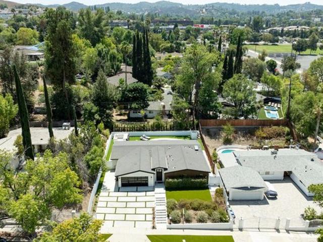 20748 Burbank Blvd, Woodland Hills, CA 91367