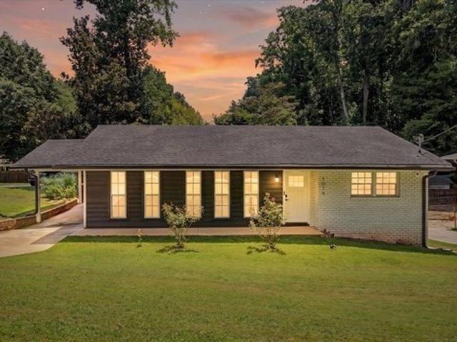 2074 Montrose Dr, East Point, GA 30344