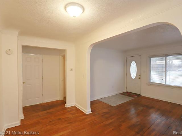 2074 N Center Road