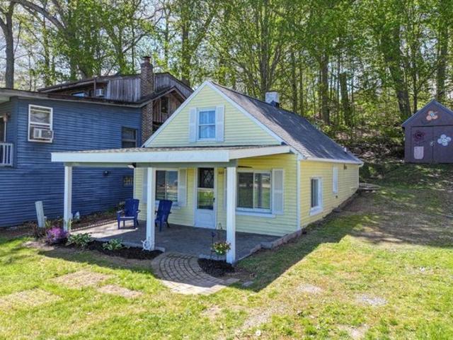 2074 Gray Park Dr, Lapeer, MI 48446