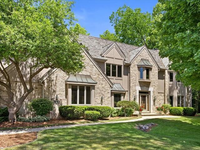 20750 Lincolnshire Ct, Brookfield, WI 53045