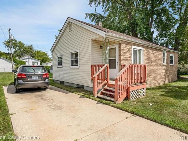 20755 Webster St, Clinton Township, MI 48035