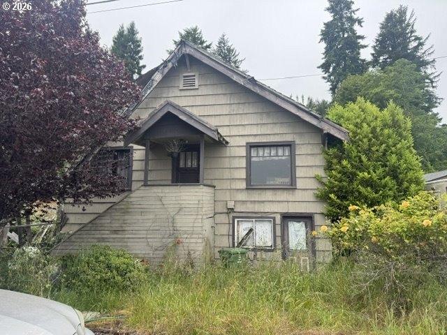 2075 N 8th St, Coos Bay, OR 97420