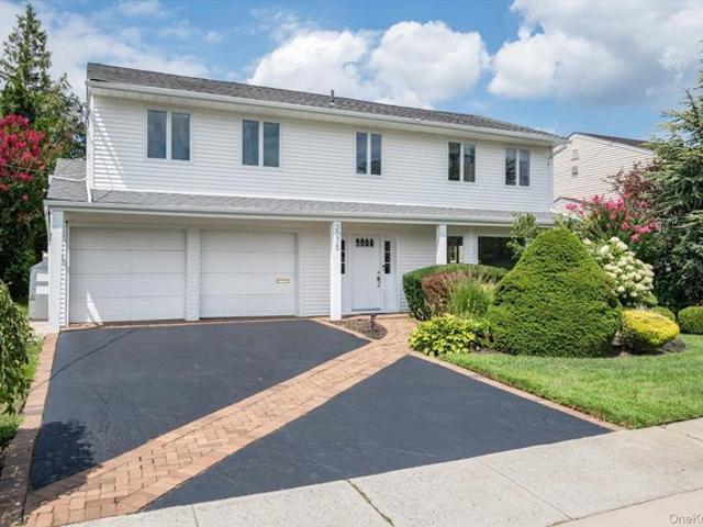 2075 Berkley Ln, Merrick, NY 11566