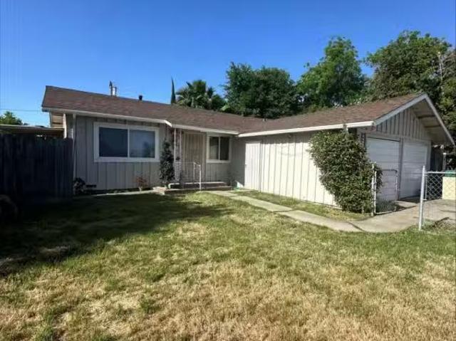 2075 CABOT AVE, MERCED, CA 95348 Single Family Residence For S.