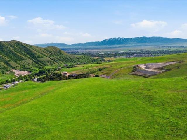2075 E Canyon Rd, Smithfield, UT 84335