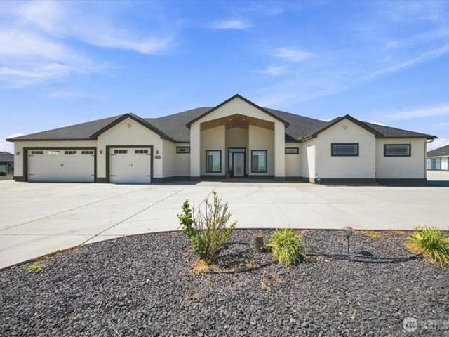 2075 Fraser Dr, Pasco, WA 99301