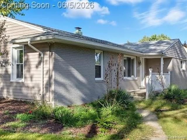 2075 Gulliver Dr, Troy, MI 48085