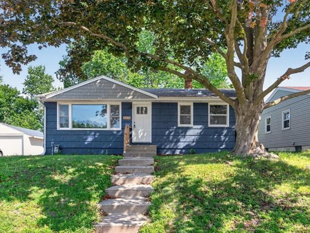 2075 Hawthorne Ave E, Saint Paul, MN 55119