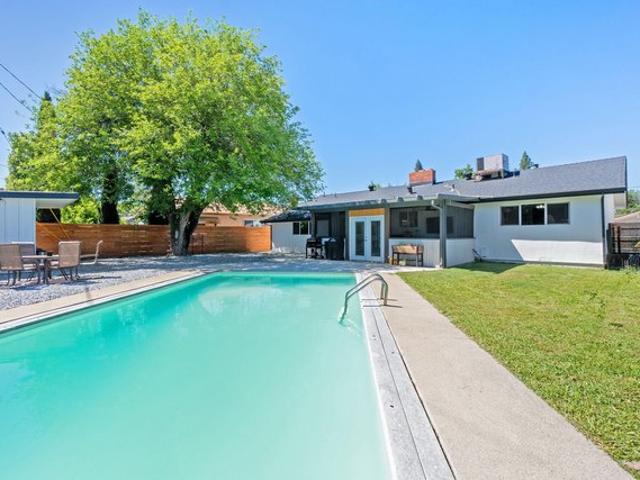 2075 Westwood Ave, Redding, CA 96001
