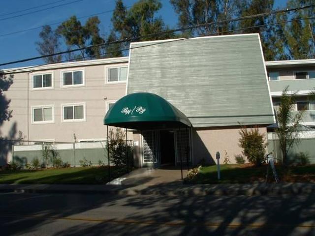 $2075 / 2br 860ft² 2x1 W/LARGE BALCONY!