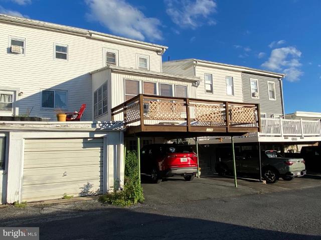 2076 W Market Street