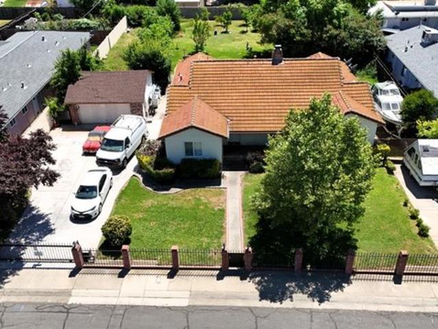 2076 20th Ave, Sacramento, CA 95822