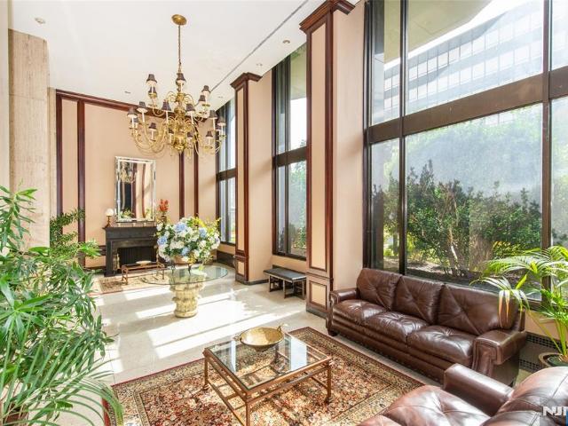 2077 Center Avenue # 7G