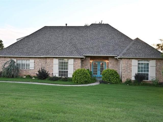 2077 Clearwater Dr, Choctaw, OK 73020