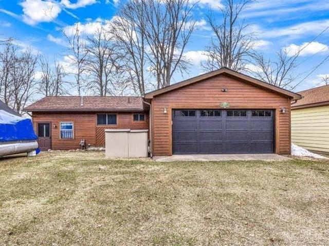 2077 Long Point Dr, Houghton Lake, MI 48629