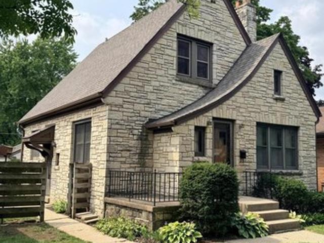2077 S 107th St, West Allis, WI 53227