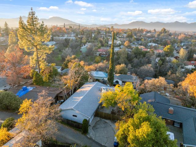 2077 Skyline Dr, Redding, CA 96001 | MLS #25 5393