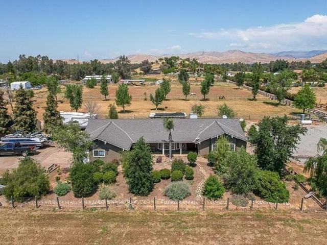 20794 E Weldon Ave, Sanger, CA 93657