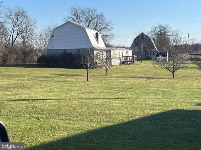 2079 Kelly Island Rd, Martinsburg, WV 25405