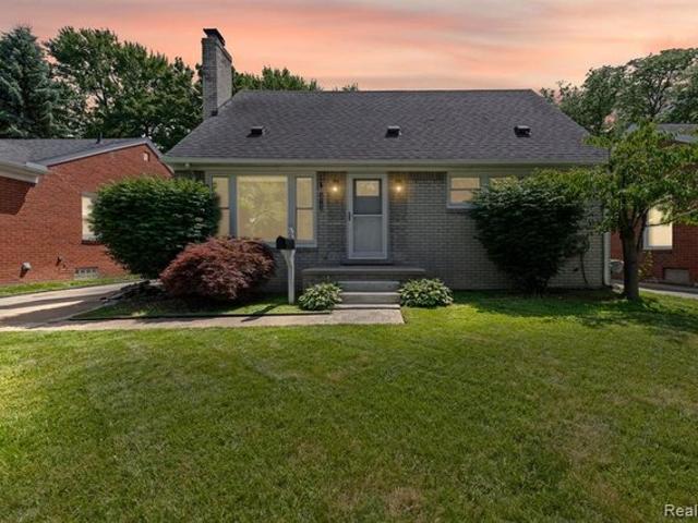 20700 Damman St, Harper Woods, MI 48225