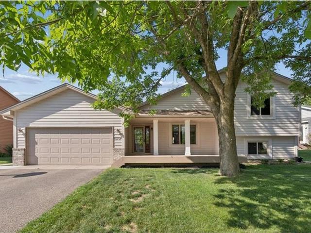 20704 Jaguar Ave, Lakeville, MN 55044