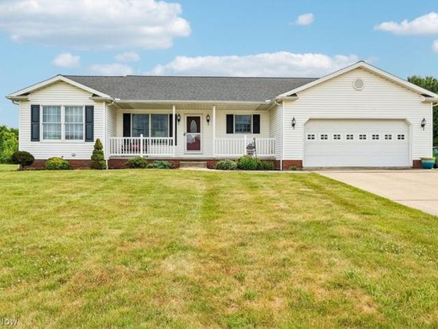 2070 Marwood Cir, Alliance, OH 44601