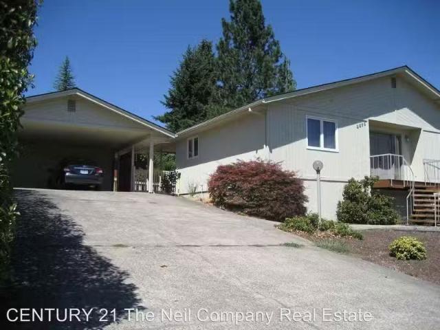 2070 NW Witherspoon Ave