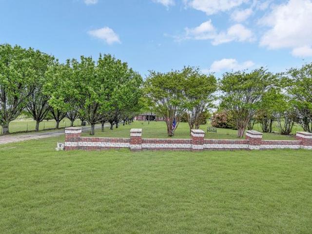 2070 County Road 377, Van Alstyne, TX 75495