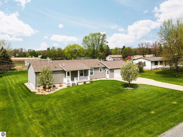 2070 S Amy Dr, Lake City, MI 49651