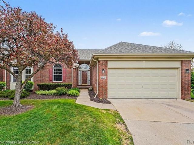 2070 S Red Maple Ln S Unit 106, Walled Lake, MI 48390