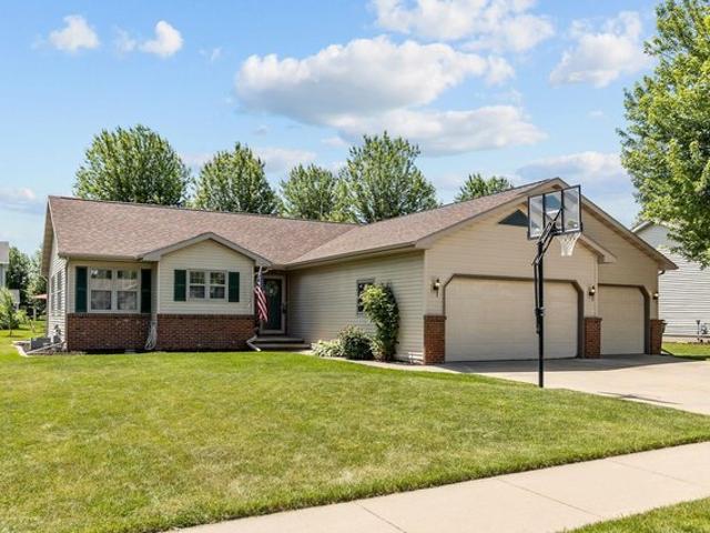 2071 Greengrove St, Kaukauna, WI 54130
