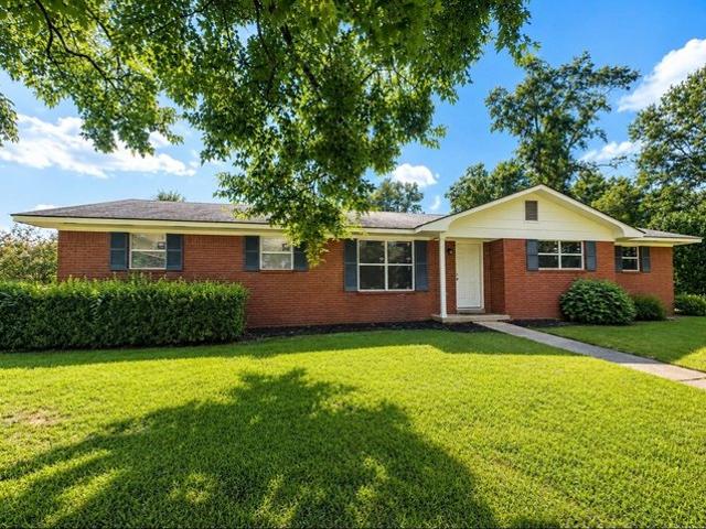 2071 Ruralia Dr, Grenada, MS 38901