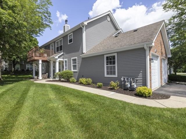 2071 Waverly Ln, Algonquin, IL 60102