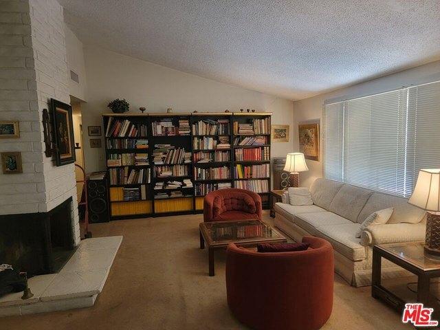20720 Collins St, Woodland Hills, CA 91367