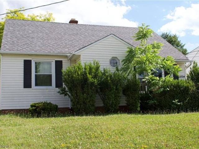 20724 Applegate Rd, Maple Heights, OH 44137