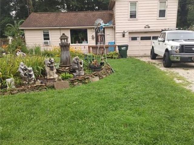 2072 Hilltop Dr SW, Carrollton, OH 44615