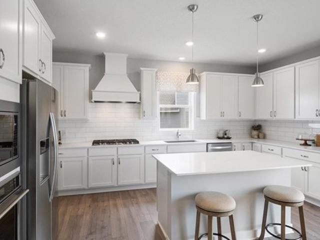 2072 Kestrel Dr, Shakopee, MN 55379