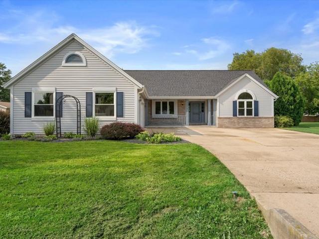 2072 W Hope Ln, Oak Creek, WI 53154