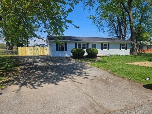 2073 E Gardner Ln, Madison, IN 47250