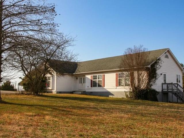 2073 Randolph Dr, Keeling, VA 24566