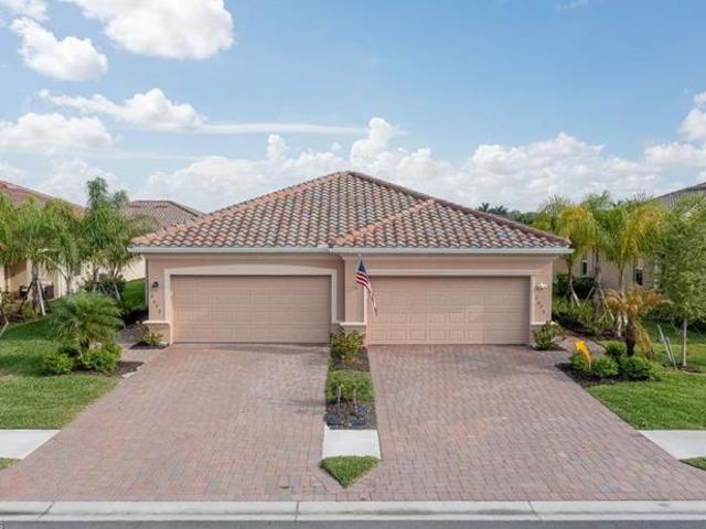 2073 Tamarron Ln, Naples, FL 34120