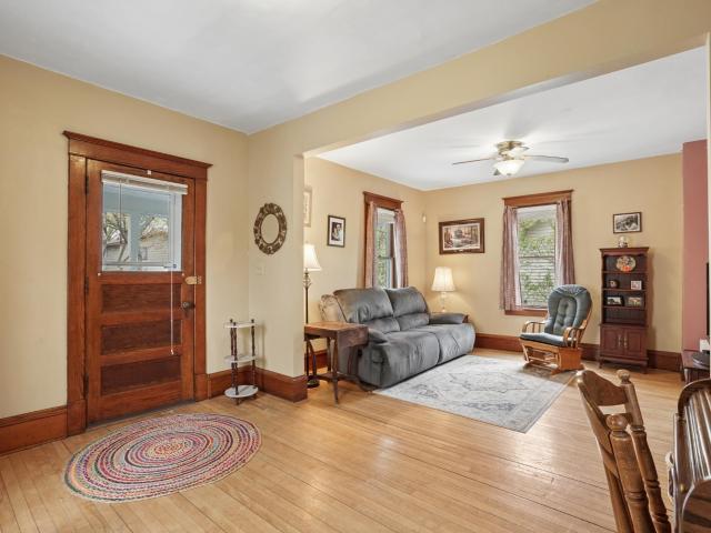 207 3rd Avenue NE
