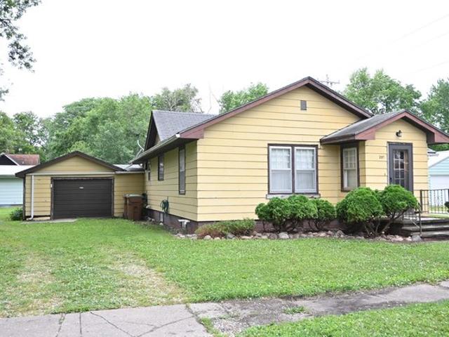 207 3rd St S, Albert City, IA 50510
