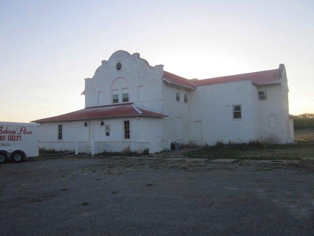 207 10th St NW, Childress, TX 79201